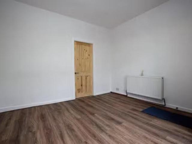 Cozy 1 BA 2 bedroom terraced house for rent in Arran Street, B.