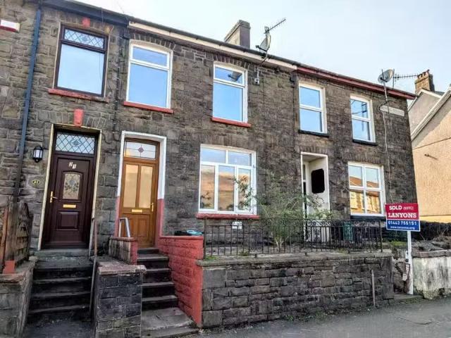 For Rent! 1 BA 2 bedroom terraced house for rent in Brynteg Te.