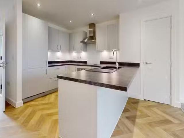 Nice 1 BA 2 bedroom terraced house for rent in Chadwick Avenue.