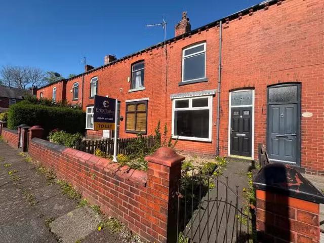 Charming 1 BA 2 bedroom terraced house for rent in Cromer Aven.