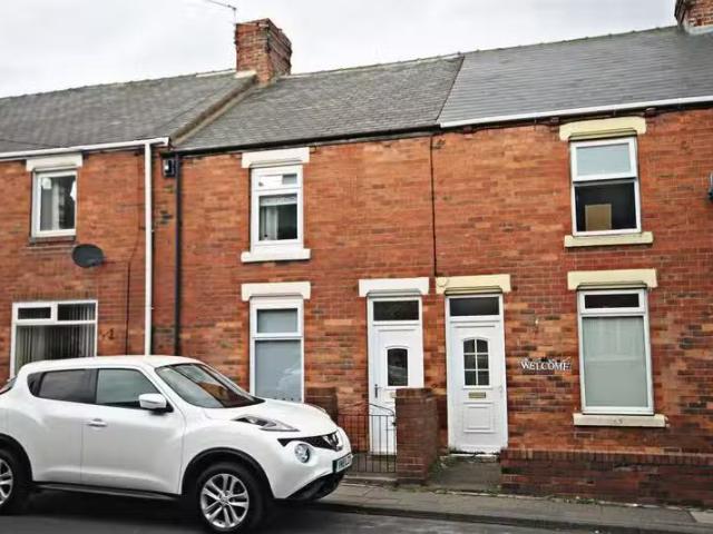 Cozy 1 BA 2 bedroom terraced house for rent in Gill Crescent N.