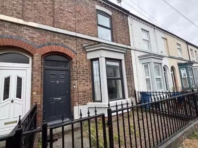 Unique 1 BA 2 bedroom terraced house for rent in Gladstone Roa.