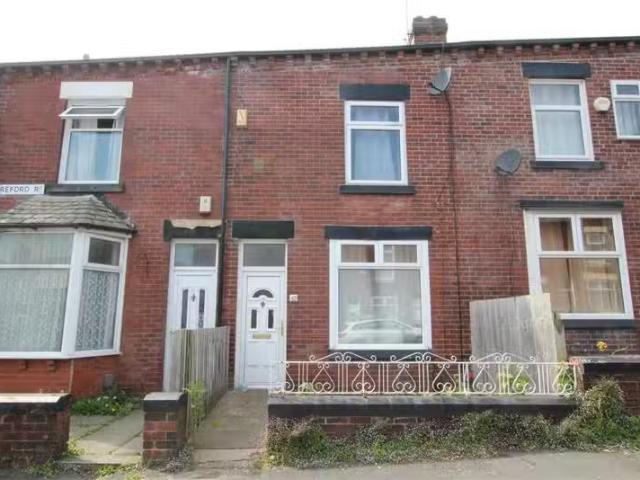 Nice 1 BA 2 bedroom terraced house for rent in Hereford Road.