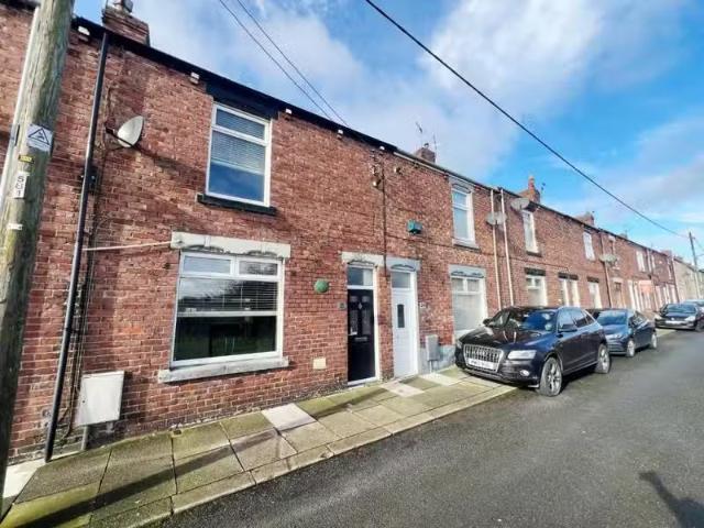 Cheap 1 BA 2 bedroom terraced house for rent in Kitchener Terr.