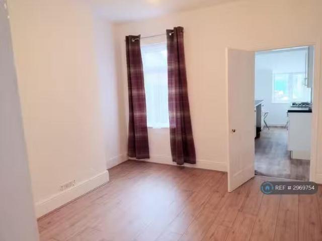 Unique 1 BA 2 bedroom terraced house for rent in Stafford Stre.