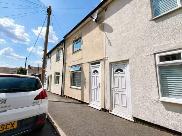 Cozy 1 BA 2 bedroom terraced house for rent in Smith Street, W.