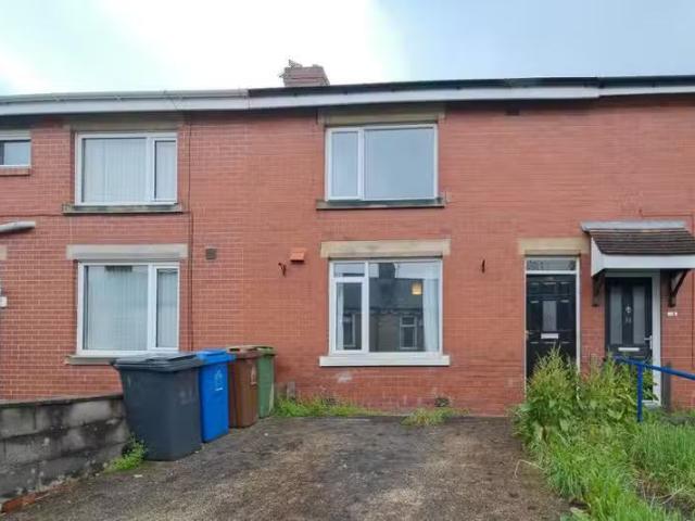 Cozy 1 BA 2 bedroom terraced house for rent in Trinity Street.