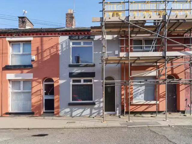 New 1 BA 2 bedroom terraced house for rent in 31 Holmes Street.