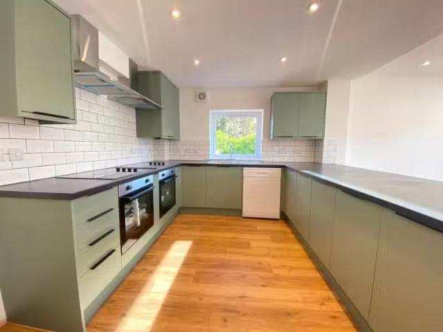 Cozy 1 BA 7 bedroom semi detached house for rent in Beechen Dr.
