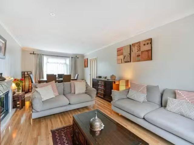 Just in! 1 BA 4 bedroom detached house for rent in Cleveland G.