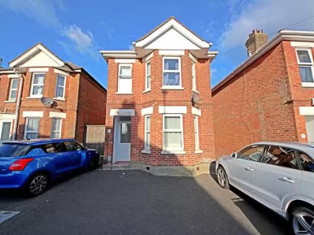 Unique 1 BA 4 bedroom detached house for rent in Withermoor Ro.