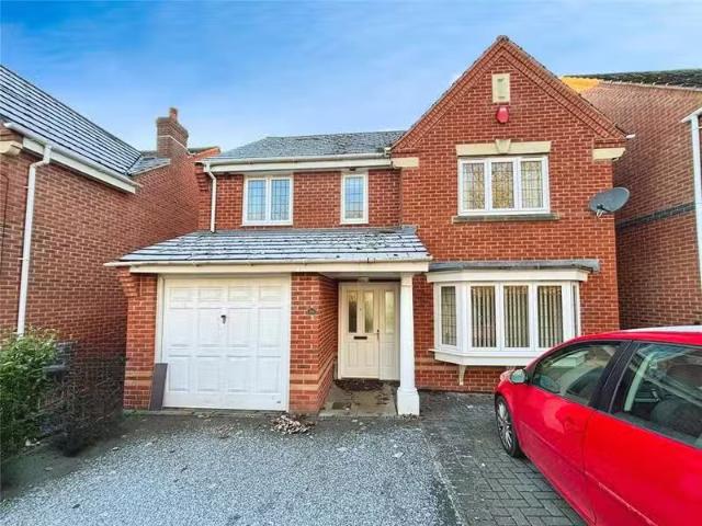 Charming 1 BA 4 bedroom Detached House to rent, Queen Victoria.