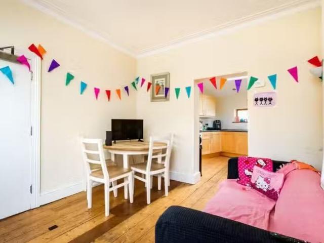 Cozy 1 BA 4 bedroom end of terrace house for rent in St. Matth.
