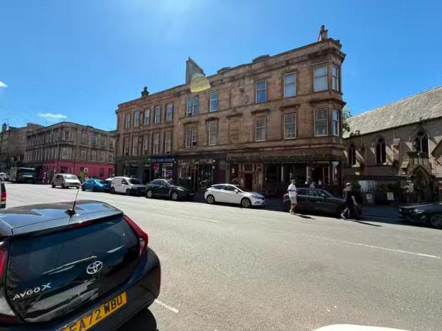 Unique 1 BA 4 bedroom flat for rent in Argyle Street, Finniest.