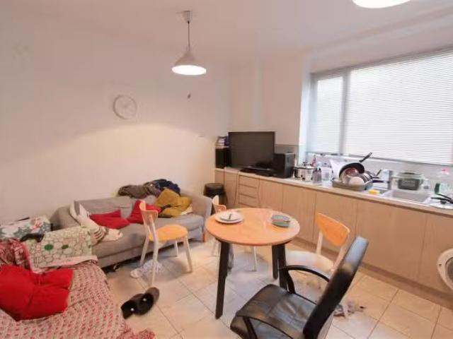 For Rent! 1 BA 4 bedroom flat for rent in Kellaway Avenue, Bri.