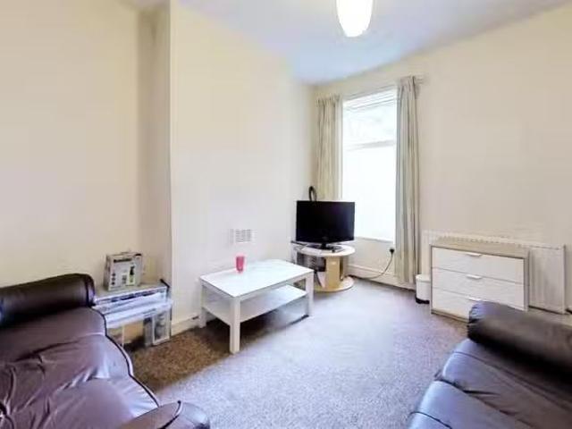 Just in! 1 BA 4 bedroom house for rent in Heeley Road, Birming.