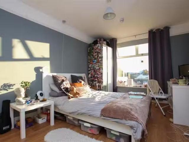 Cozy 1 BA 4 bedroom house for rent in Lodge Causeway, Bristol.