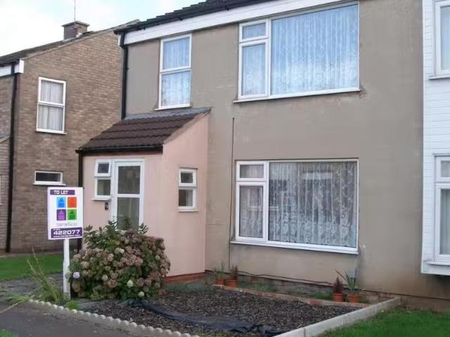 Rental! 1 BA 4 bedroom semi detached house for rent in 11 Broa.