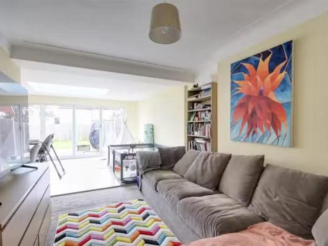Just in! 1 BA 4 bedroom semi detached house for rent in Ardshe.