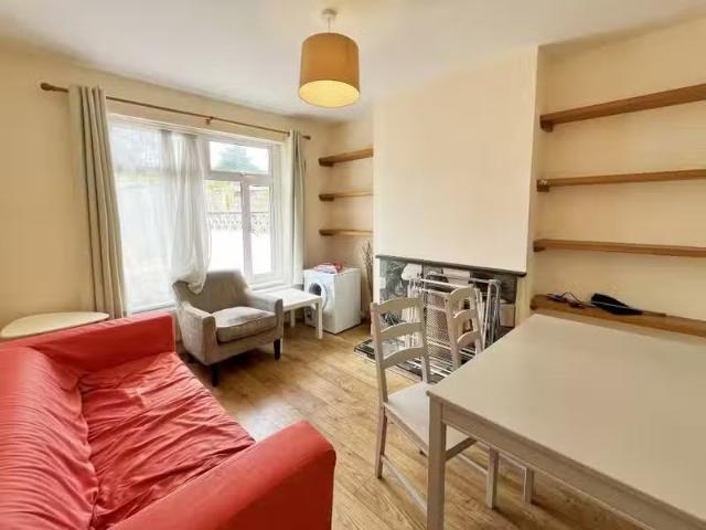 Cheap 1 BA 4 bedroom semi detached house for rent in Fourth Av.