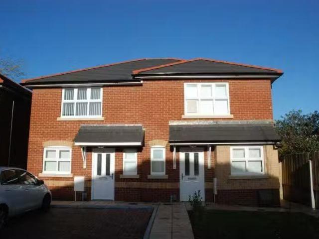 Nice 1 BA 4 bedroom semi detached house for rent in Modern 4 B.