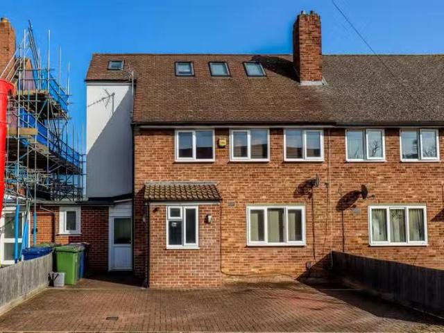Unique 1 BA 4 bedroom semi detached house for rent in Maitland.