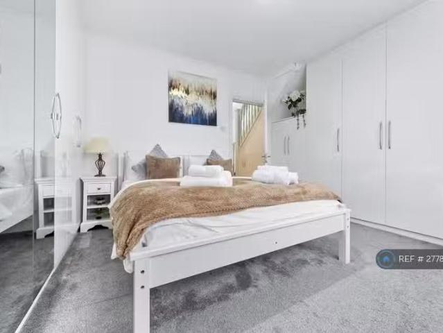 Rental! 1 BA 4 bedroom terraced house for rent in Albion Terra.
