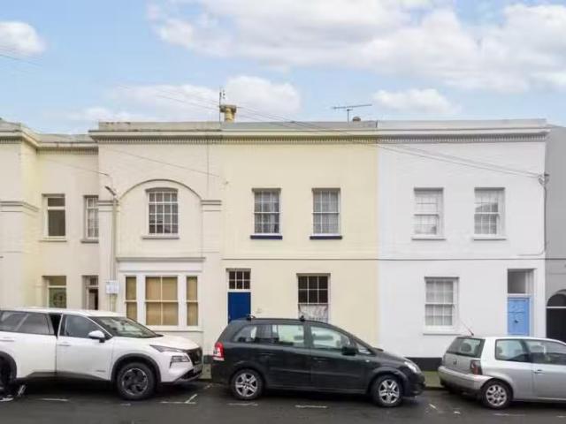Charming 1 BA 4 bedroom terraced house for rent in Charles Str.