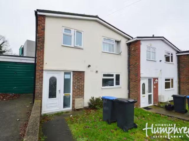 Cozy 1 BA 4 bedroom terraced house for rent in Indells, Hatfie.