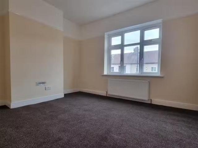 Deal! 1 BA 4 bedroom terraced house for rent in Lonsdale Avenu.