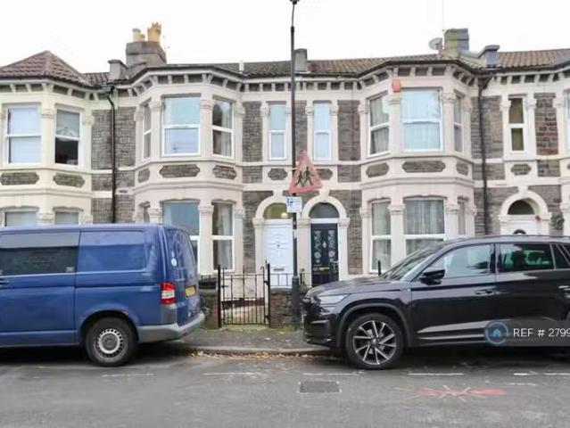 Cozy 1 BA 4 bedroom terraced house for rent in Tudor Road, St.