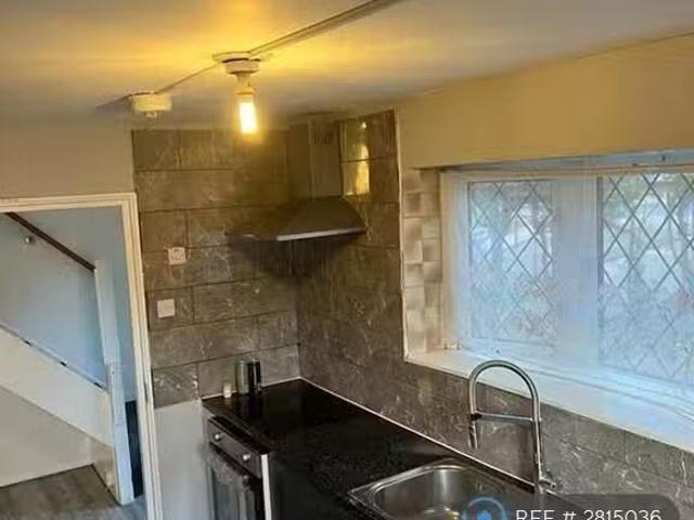 For Rent! 1 BA 5 bedroom end of terrace house for rent in Deer.