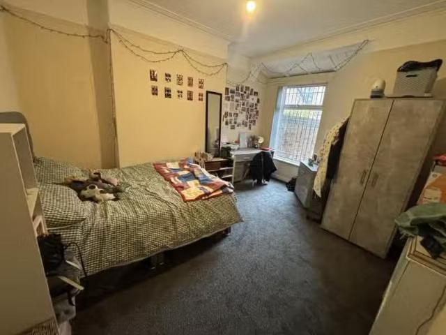 Cozy 1 BA 5 bedroom house for rent in Penny Lane, Liverpool, L18
