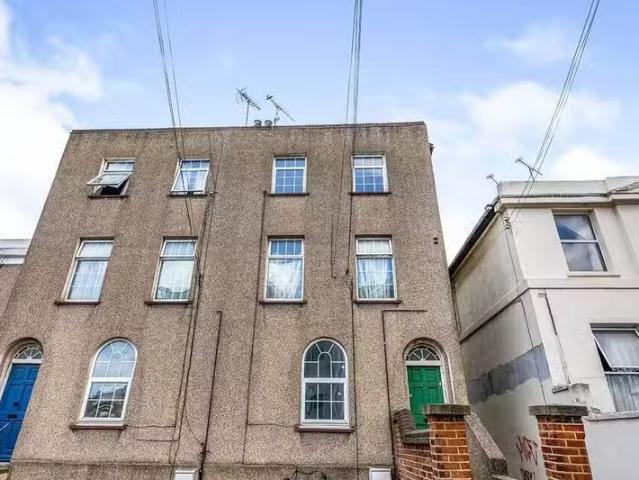 Rental! 1 BA Flat to rent, Dover Road, Northfleet, DA11 £950.
