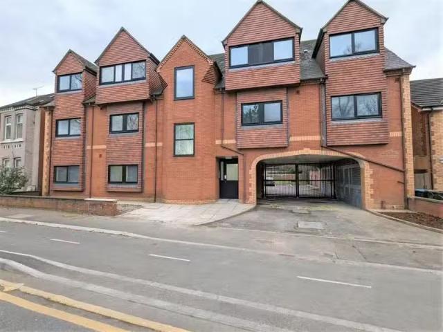 Unique 1 BA Studio flat for rent in Coundon Road, Coventry, CV1