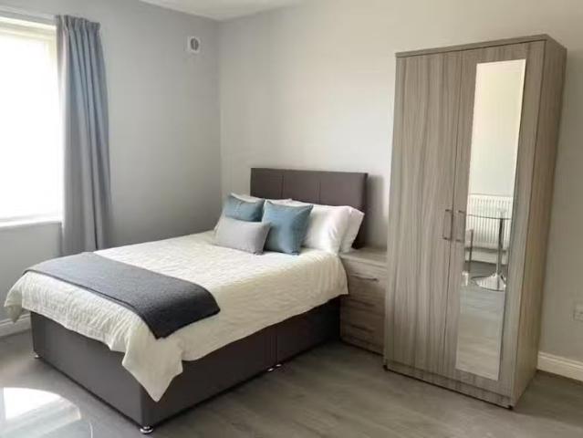Cozy 1 BA Studio flat for rent in College Road, Clifton, Brist.