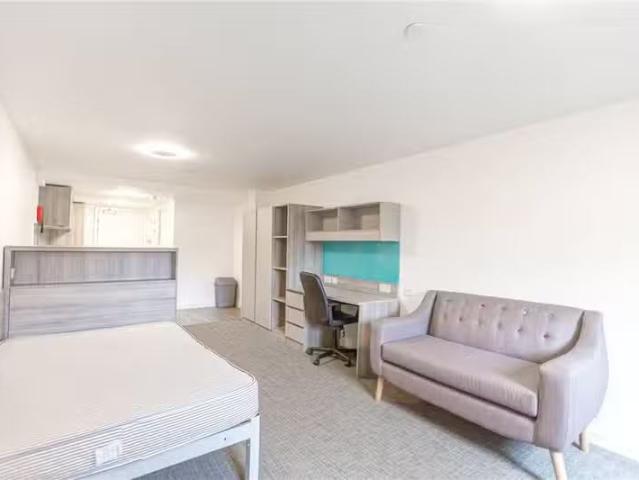 Rental! 1 BA Studio flat for rent in Cheswick Campus, The Squa.