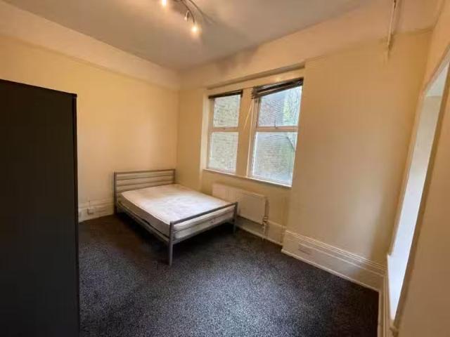 New 1 BA Studio flat for rent in Birdhurst Road, South Croydon.