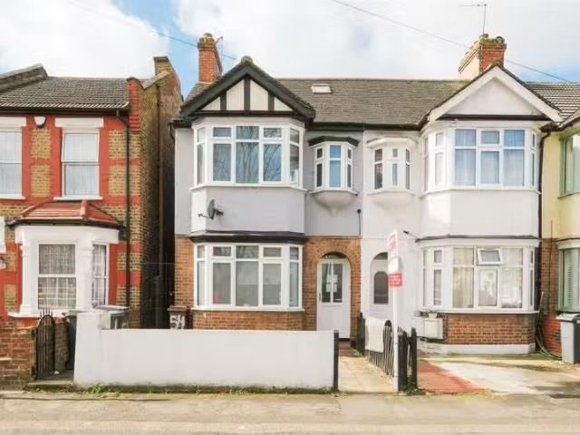 Cozy 1 BA Studio flat for rent in Goldsmith Road, Leyton, E10
