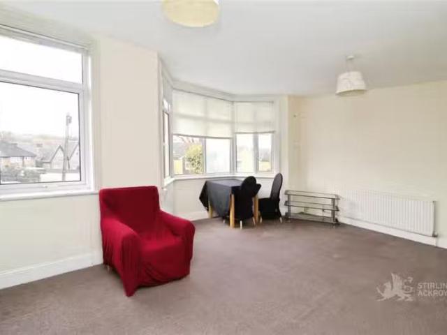 Nice 1 BA Studio flat for rent in Glossop Road, South Croydon.