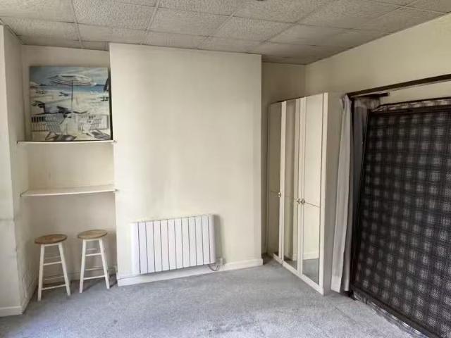 Charming 1 BA Studio flat for rent in Durley Gardens, Bournemo.