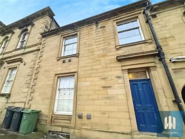 Unique 1 BA Studio flat for rent in Fitzwilliam Street, Town C.