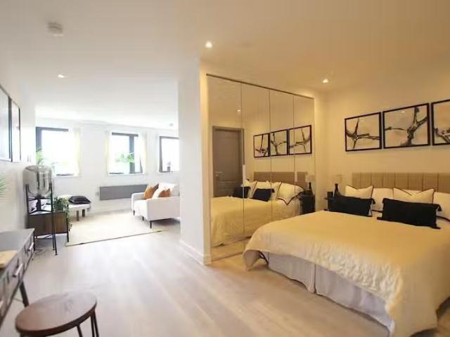 Cozy 1 BA Studio flat for rent in High Street, Waltham Cross.