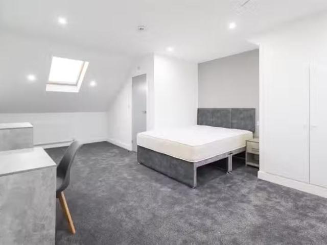 Unique 1 BA Studio flat for rent in Melville Road, City Centre.