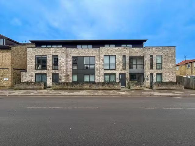 Cheap 1 BA Studio flat for rent in Novum House, Water Lane, Ch.
