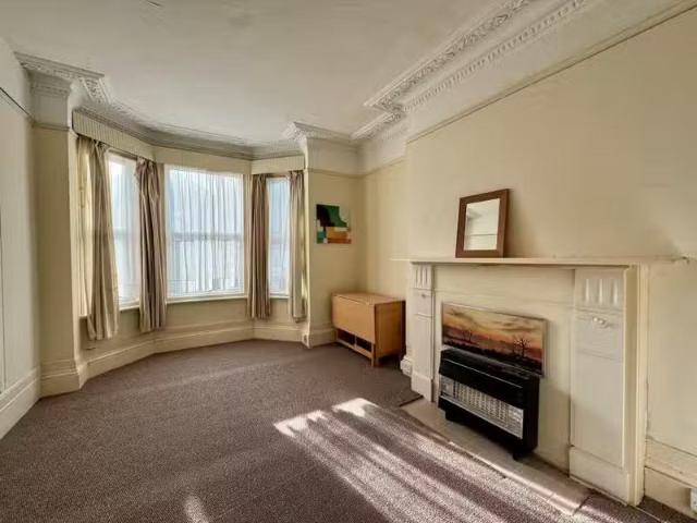 Unique 1 BA Studio flat for rent in Rowlands Road, Worthing, B.