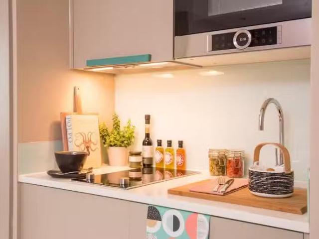 Rental! 1 BA Studio flat for rent in Wellesley Road, Croydon.