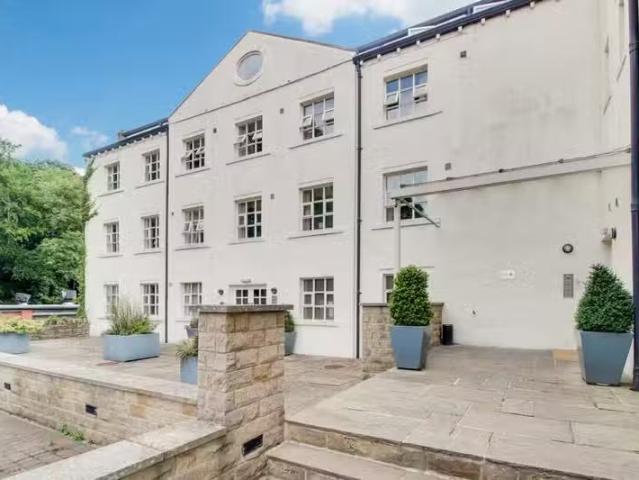 Nice 1 BA Studio flat for rent in The Park, Kirkburton, HD8