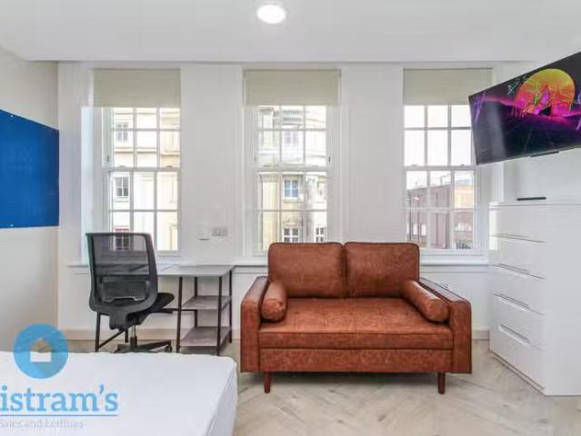 Nice 1 BA Studio flat for rent in Victoria Street, Derby City.