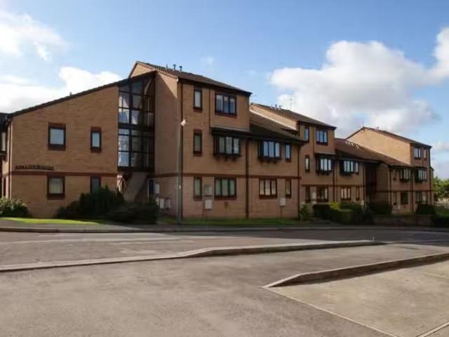 Cozy 1 BA Parking for rent in Avalon House, North Street, Nail.